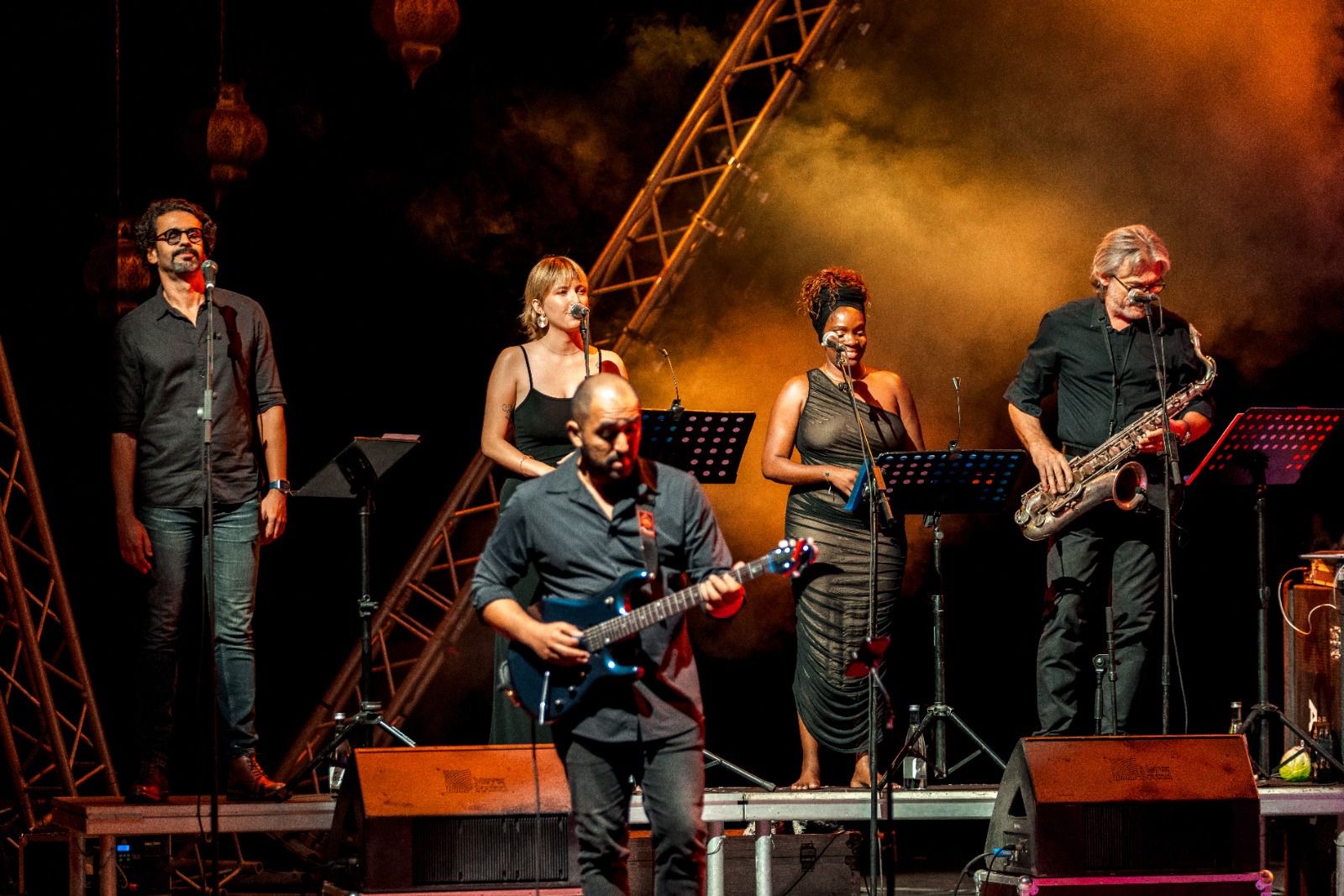 Moroccan Pink Floyd Tribute by Africa Band.. تجربة موسيقية فريدة بمراكش ...