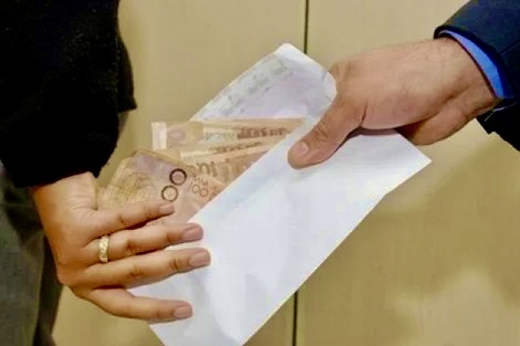 ادانة موظف جماعي وسمسار بالحبس النافذ بسبب رشوة 1000 درهم – مراكش الان ...